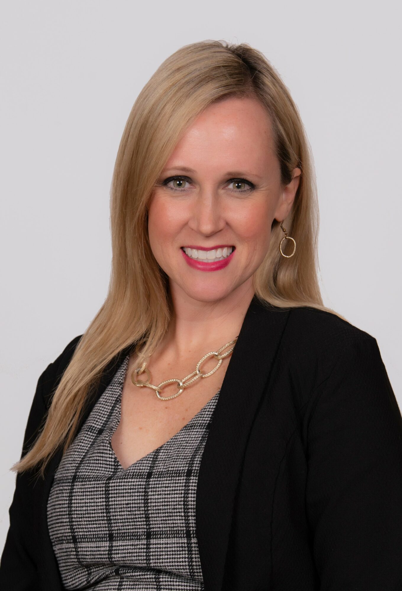 Life & Work with Alicia Phelps - Voyage Knoxville Magazine